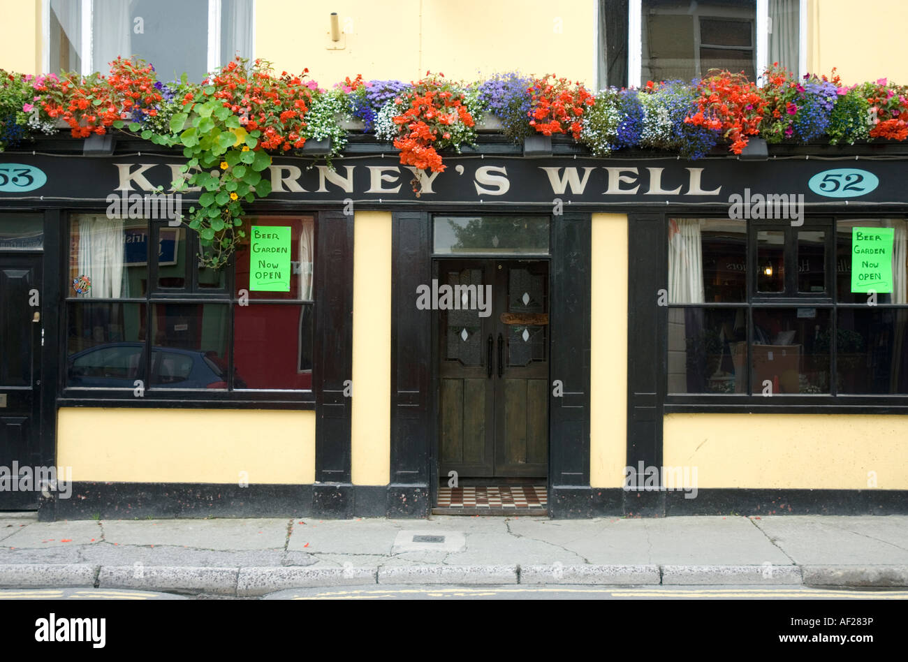 traditional pub exterior with flowers and pavement Stock Photo - Alamy
