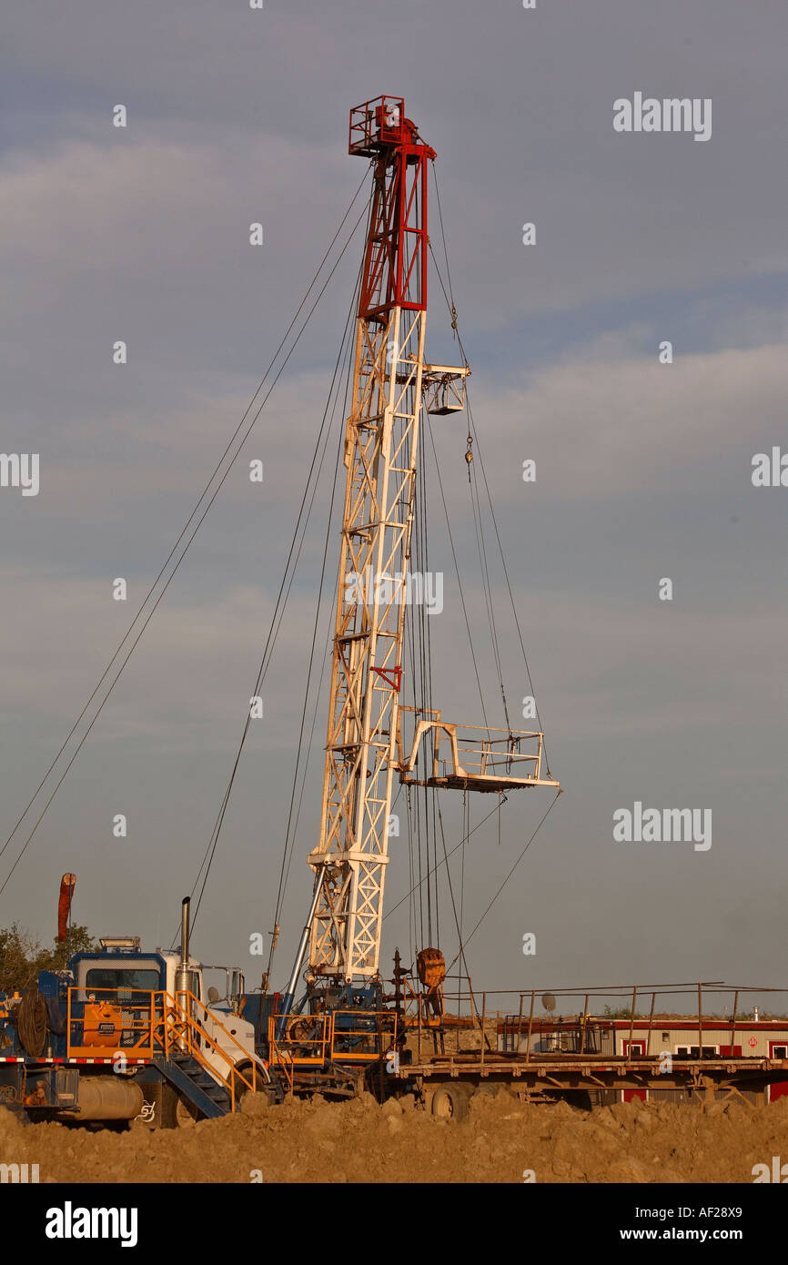 Maintenance rig of Mission Oil in the Viewfield Oil Field in scenic ...