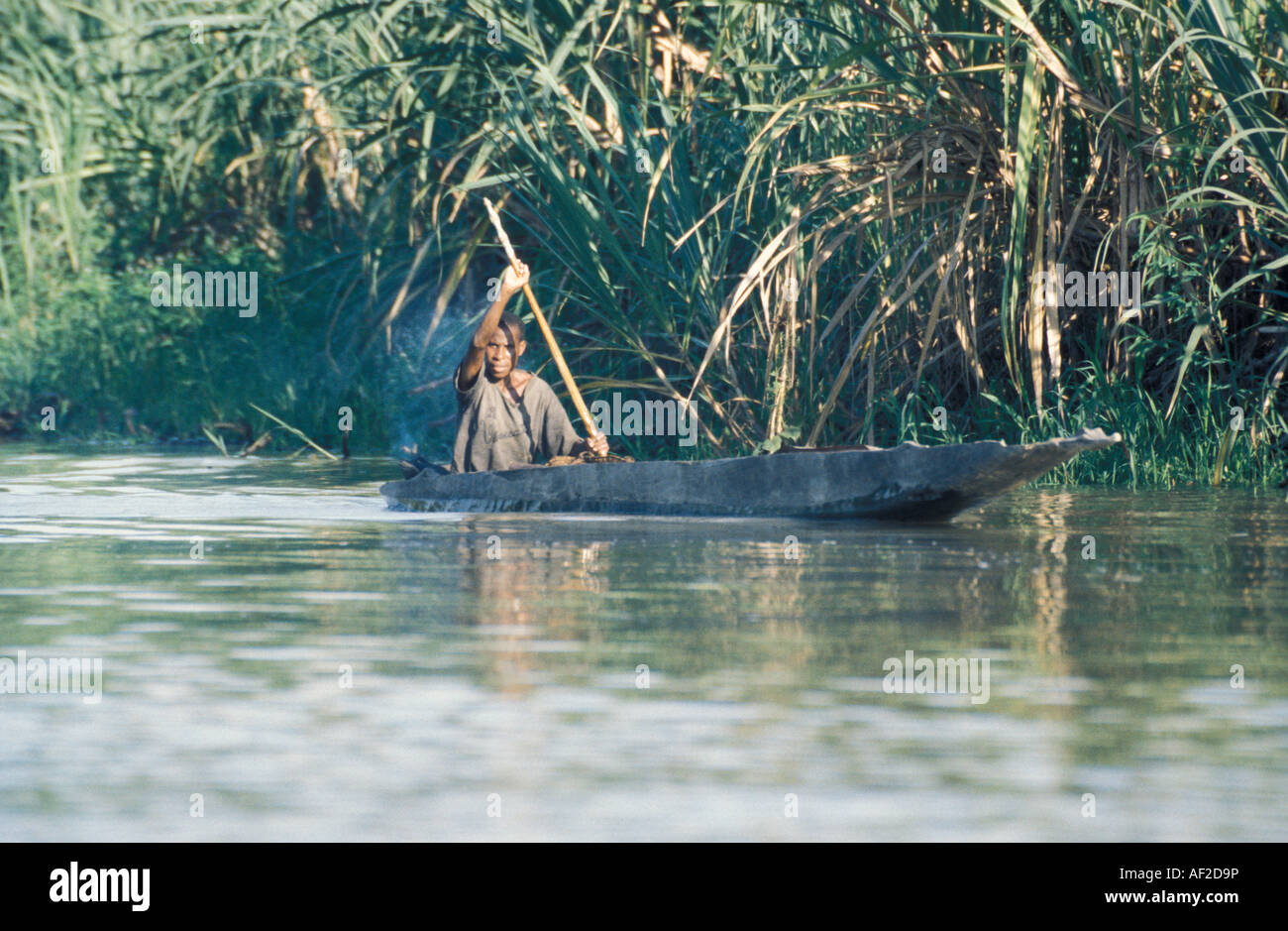 Papua new guinea sepik river canoe hi-res stock photography and images ...