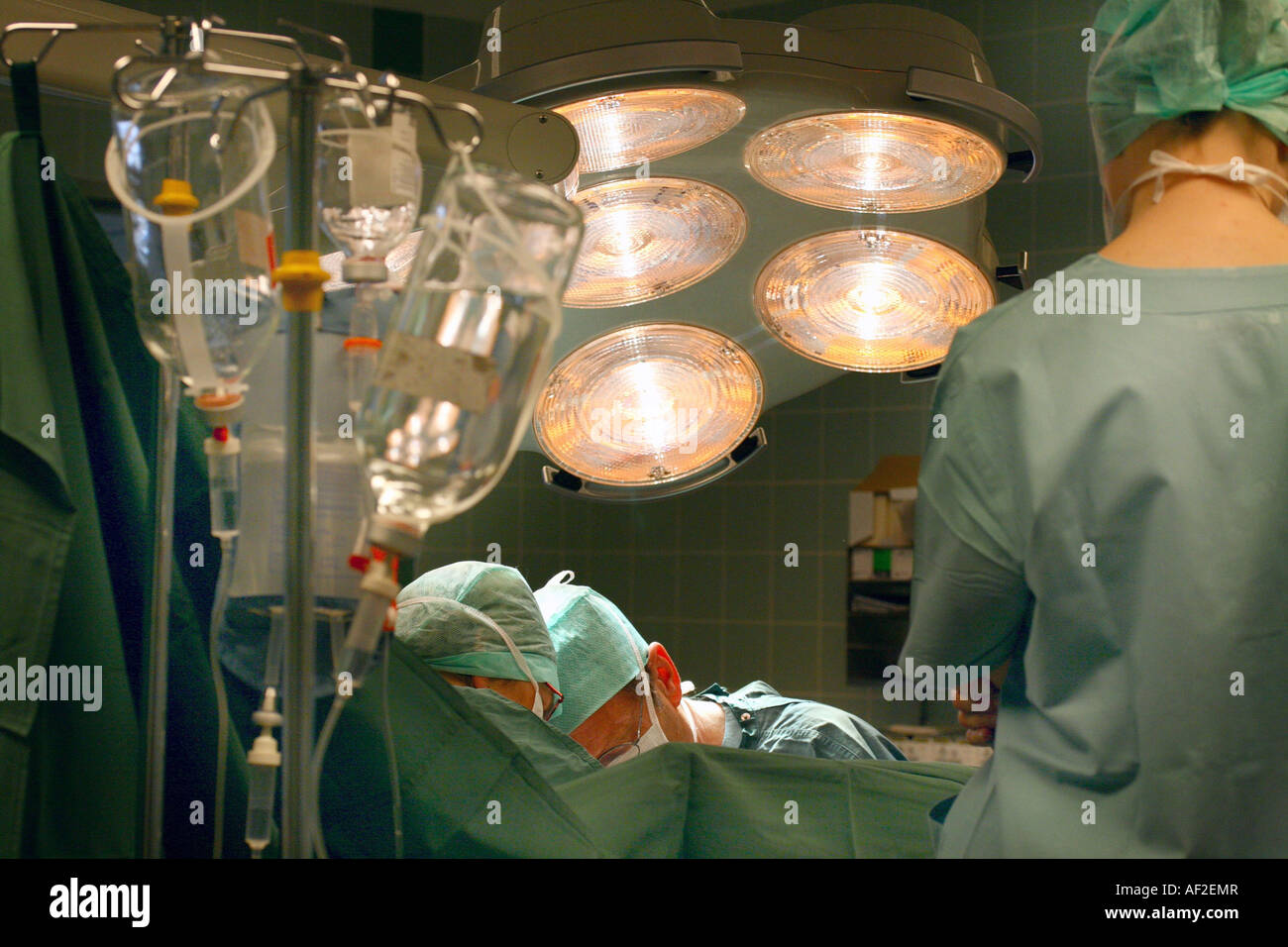 Theatre photo sister social stress surgeon working time theatre hi-res ...