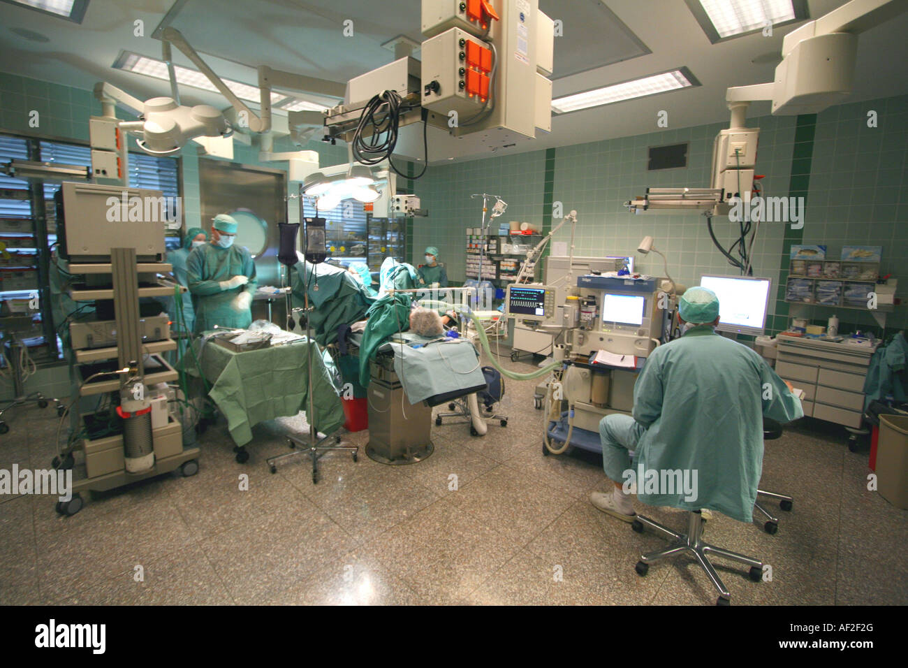 Operating room photos hi-res stock photography and images - Alamy