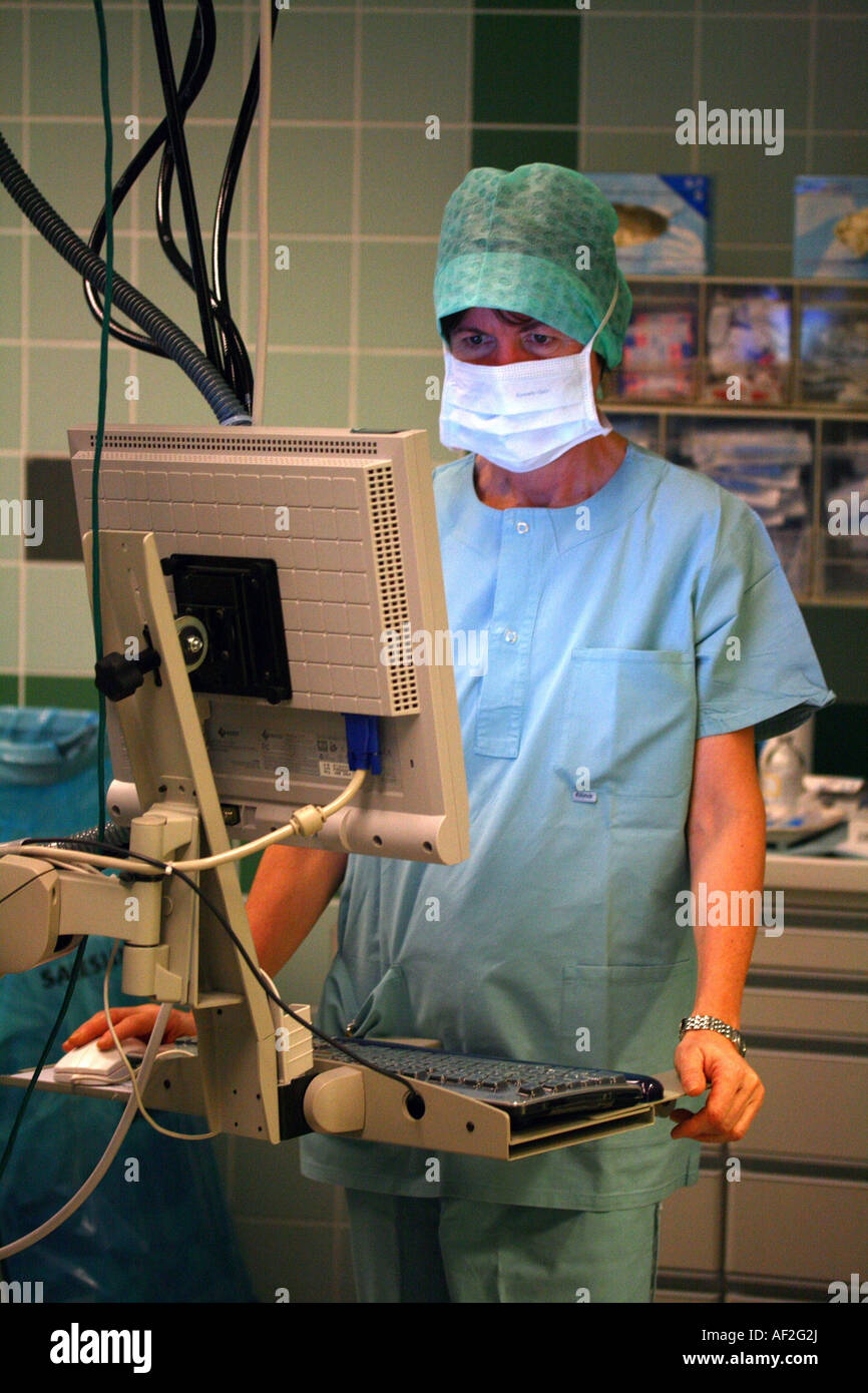 Operating room photos hi-res stock photography and images - Alamy