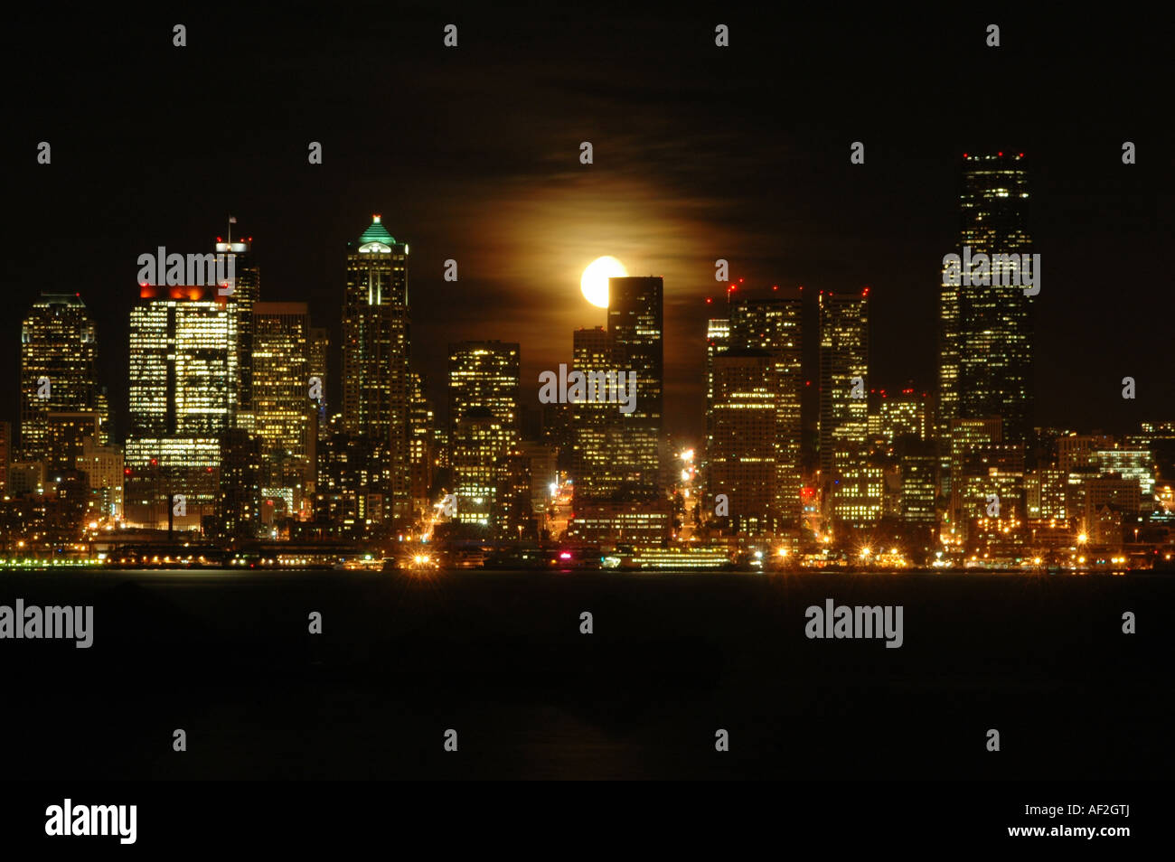 Full moon rising over the city of Seattle skyline, Washington, USA ...