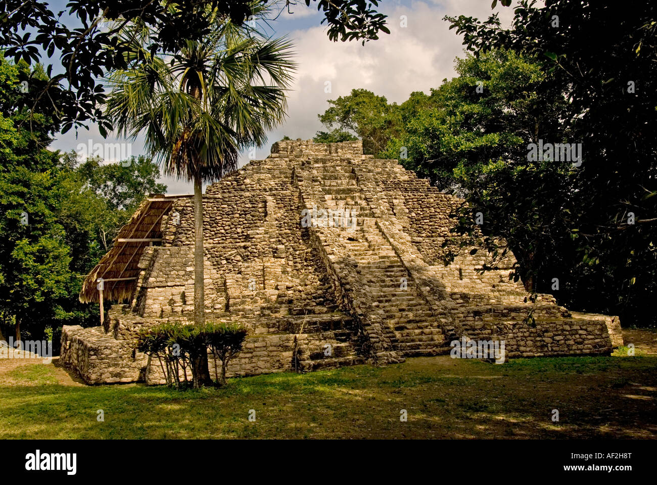 Costa Maya Chacchoben Mayan ruin Pyramid las vasijas Stock Photo - Alamy