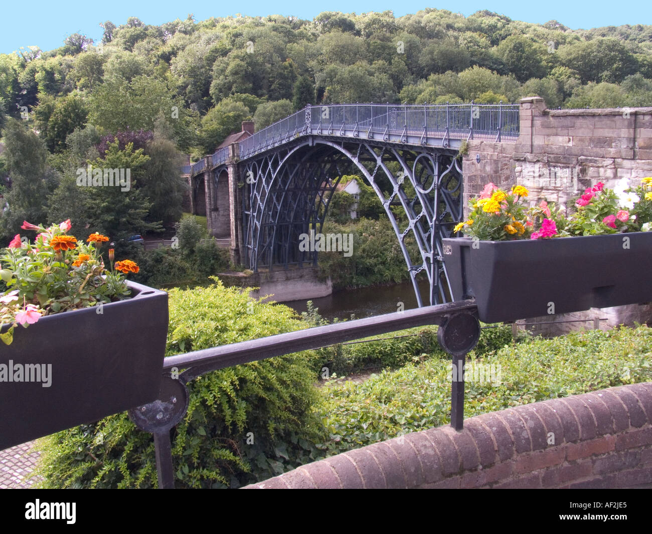 Ironbridge built 1779 built by abraham darby hi-res stock photography ...