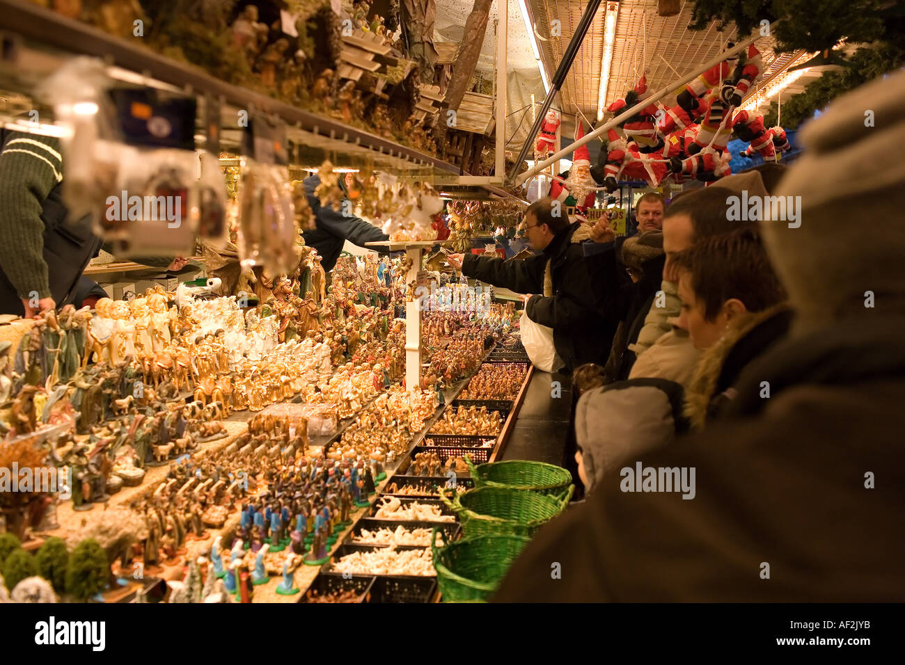 Christmas cribs france hi-res stock photography and images - Alamy