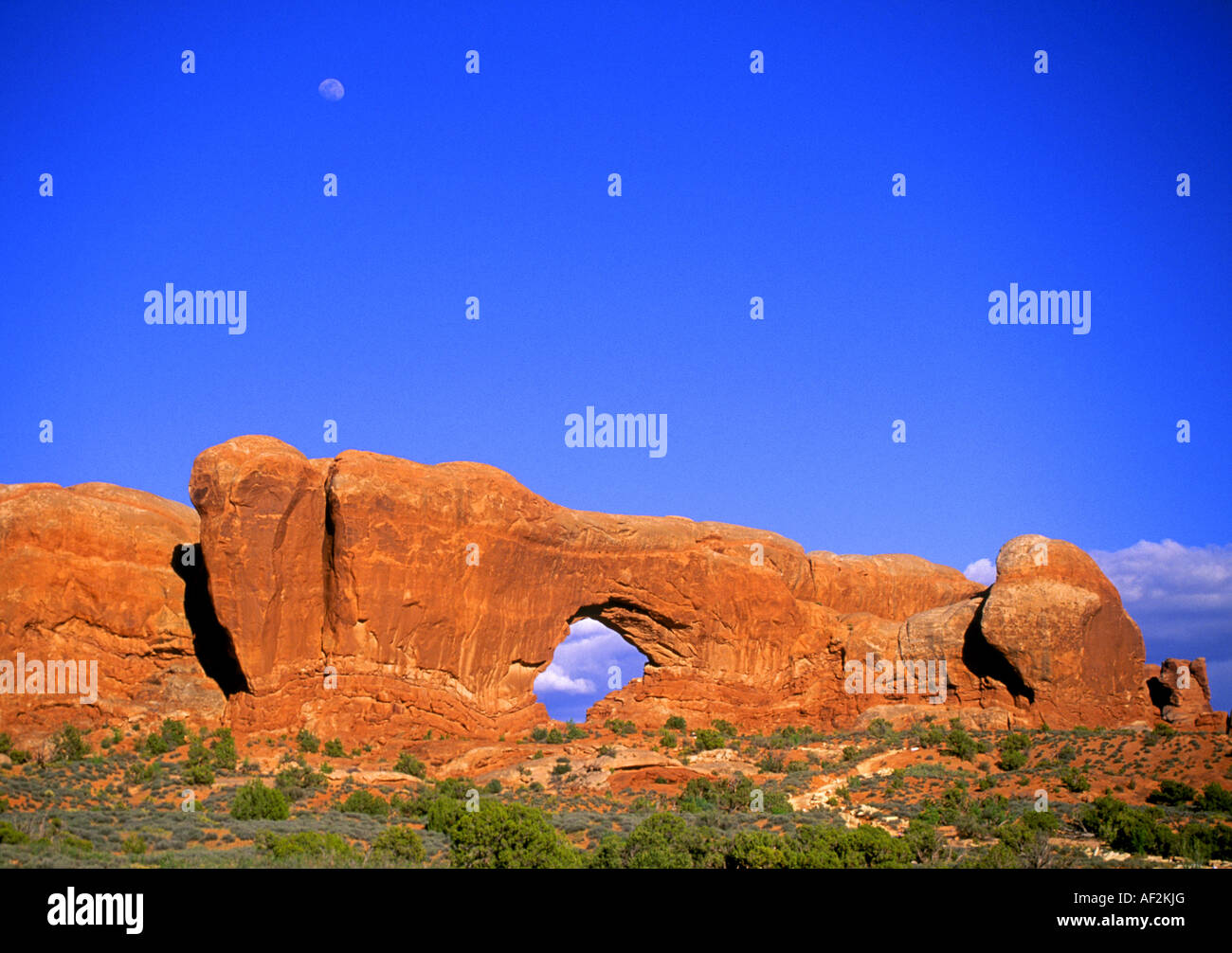Moonrise over the Navajo and entrada sandstone formations in Arches ...
