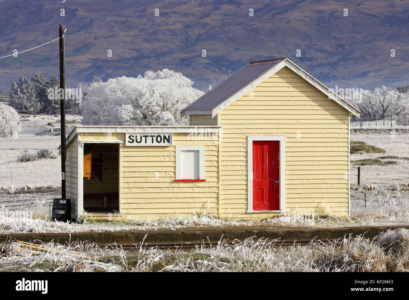 Sutton train station hi-res stock photography and images - Alamy