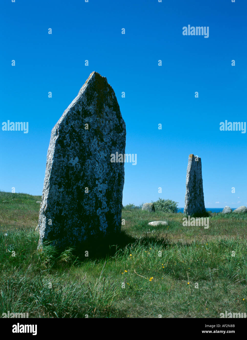 Two large standing stones hi-res stock photography and images - Alamy