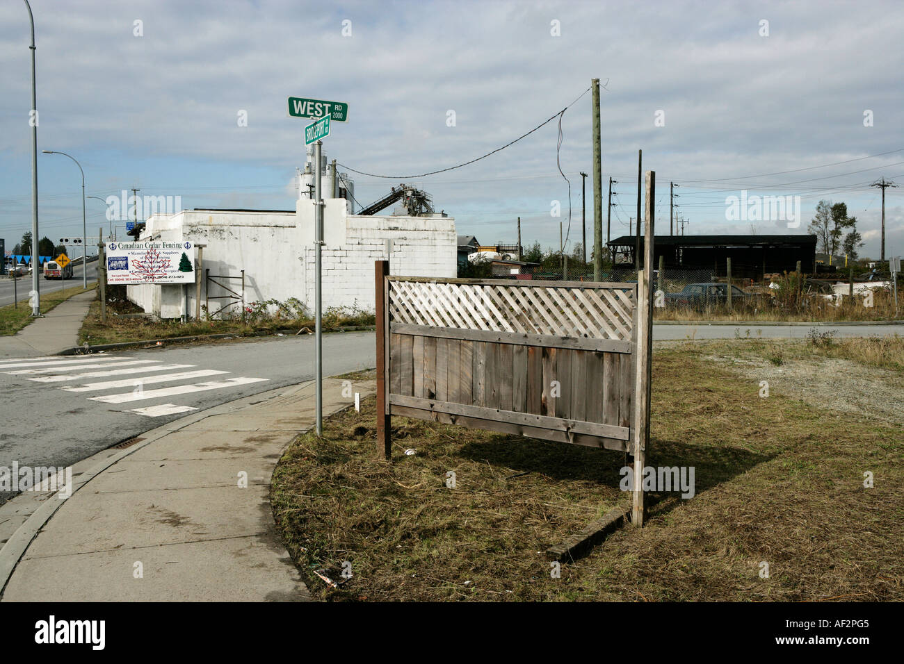 Cedar street sign hi-res stock photography and images - Alamy