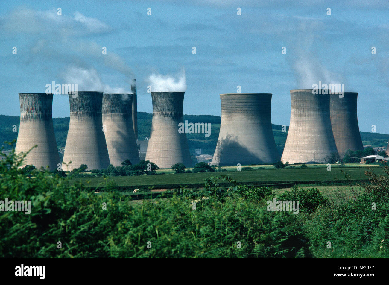 COOLING TOWERS AT POWER STATION RURAL ENGLAND UK Stock Photo - Alamy