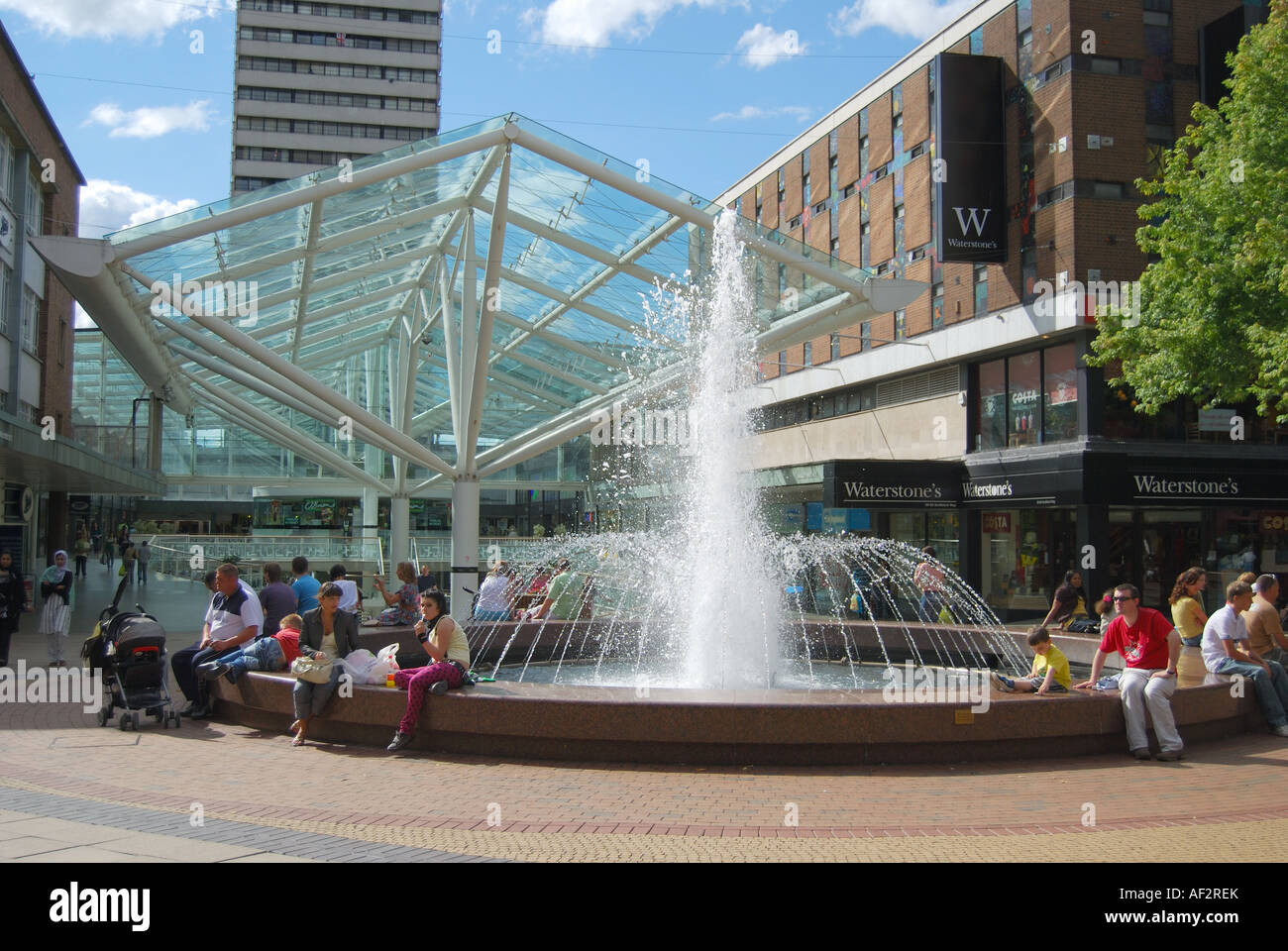 Lower precinct shopping centre coventry hi-res stock photography and ...