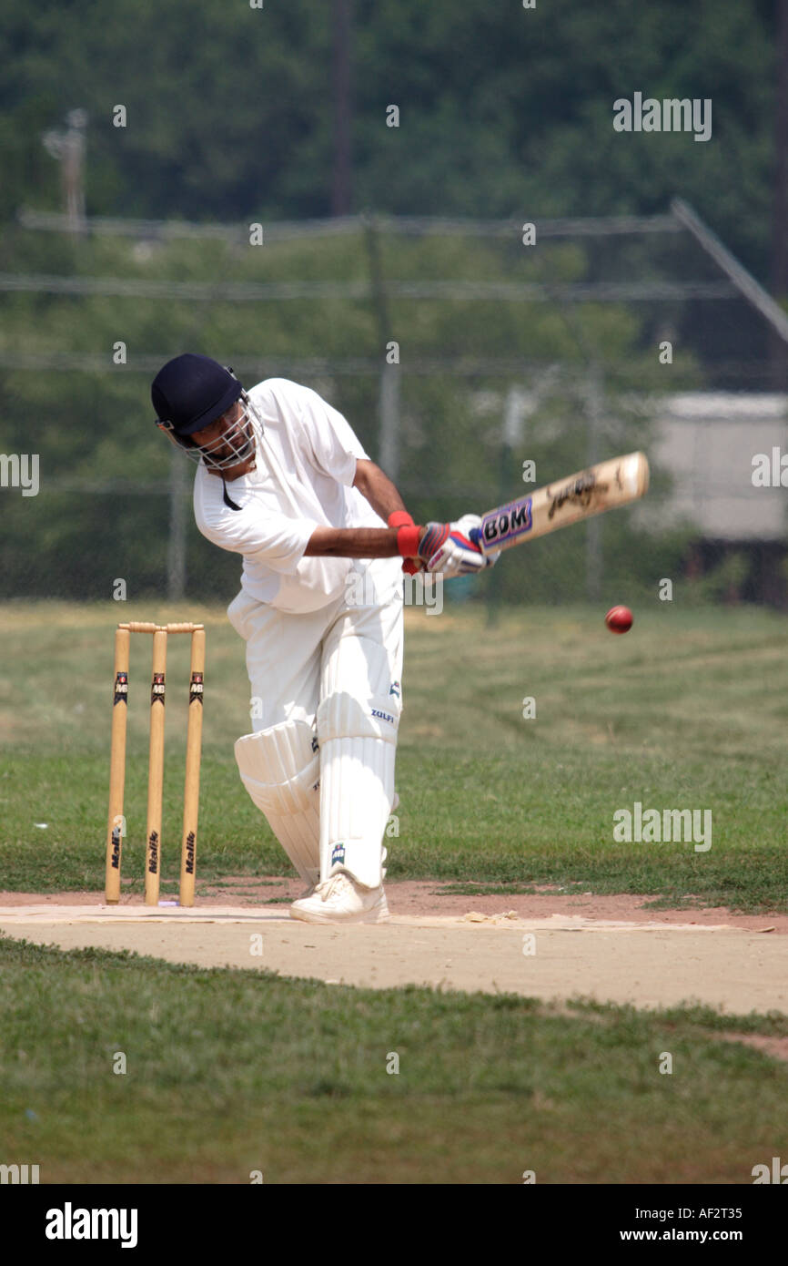 The ball hits the wicket hi-res stock photography and images - Alamy