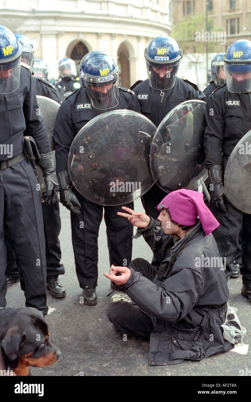 Riot police called into Trafalgar Square during mayday 2000 protest ...