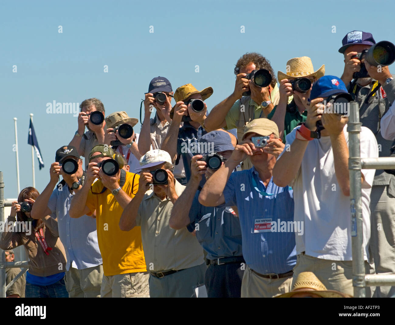 Group of press photographers hi-res stock photography and images - Alamy
