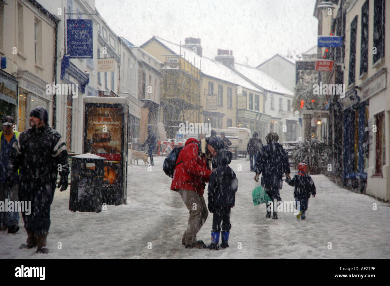 Heavy snow fall in Wadebridge Cornwall Stock Photo - Alamy