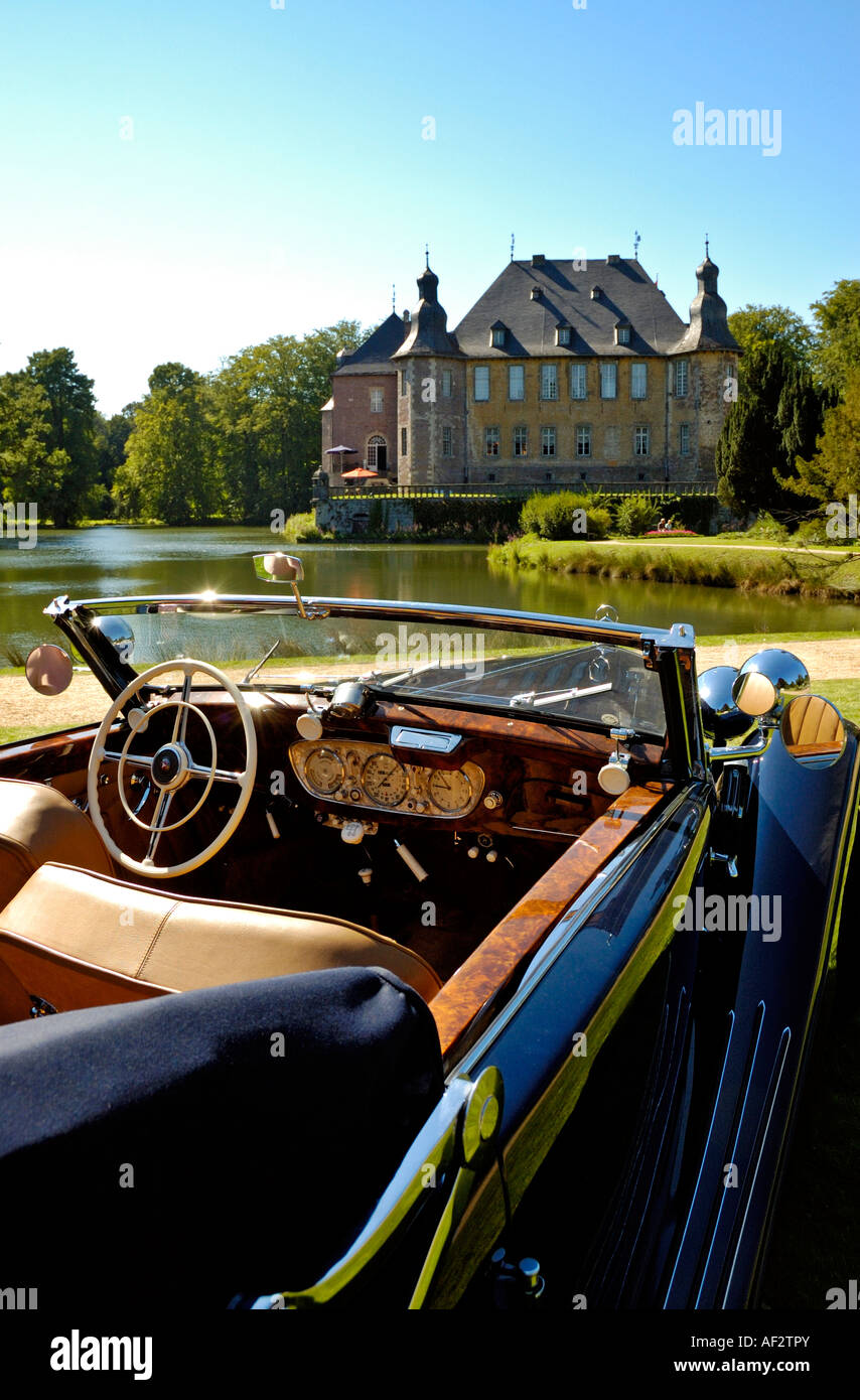 Classic Mercedes parked in front of large country house with lake Stock ...