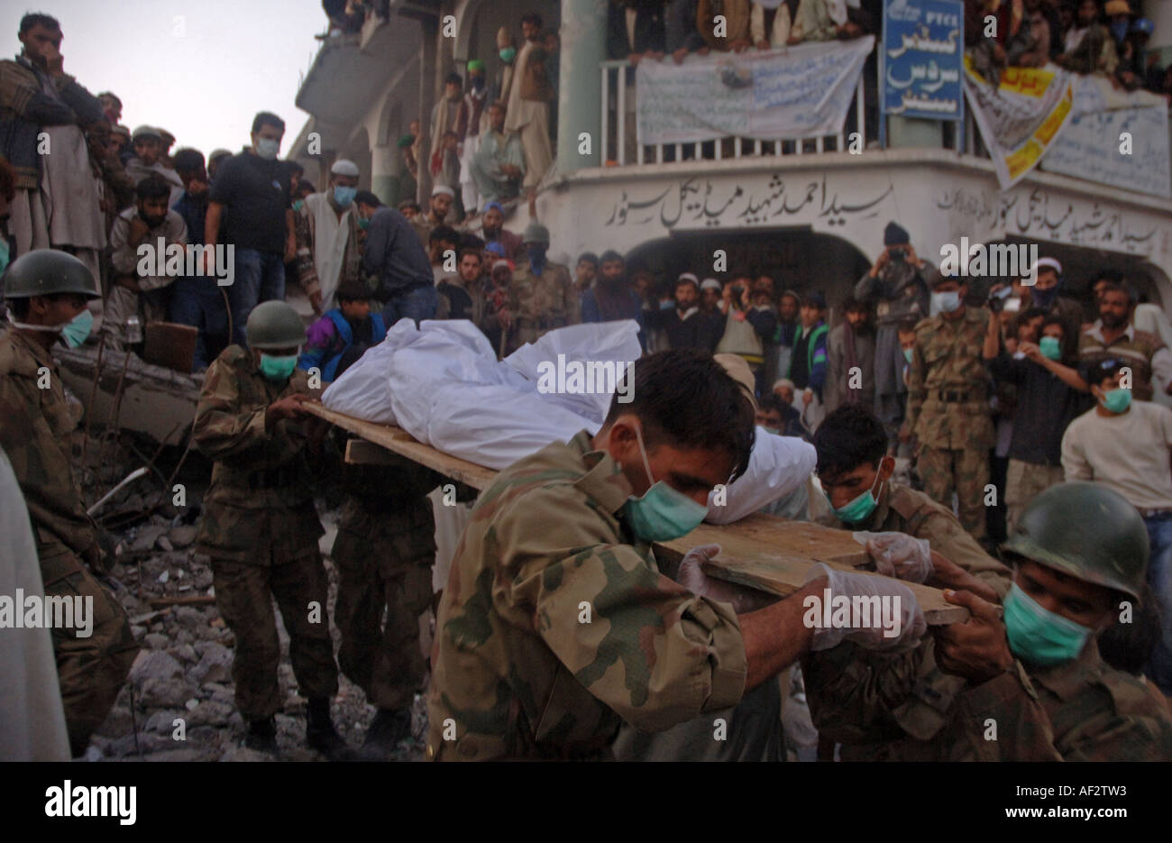Pakistan destroyed in the 2005 earthquake hi-res stock photography and ...