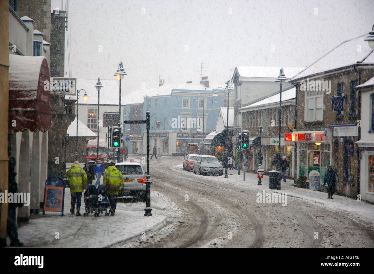 Snow covered Wadebridge on the Camel estuary, North Cornwall, England ...