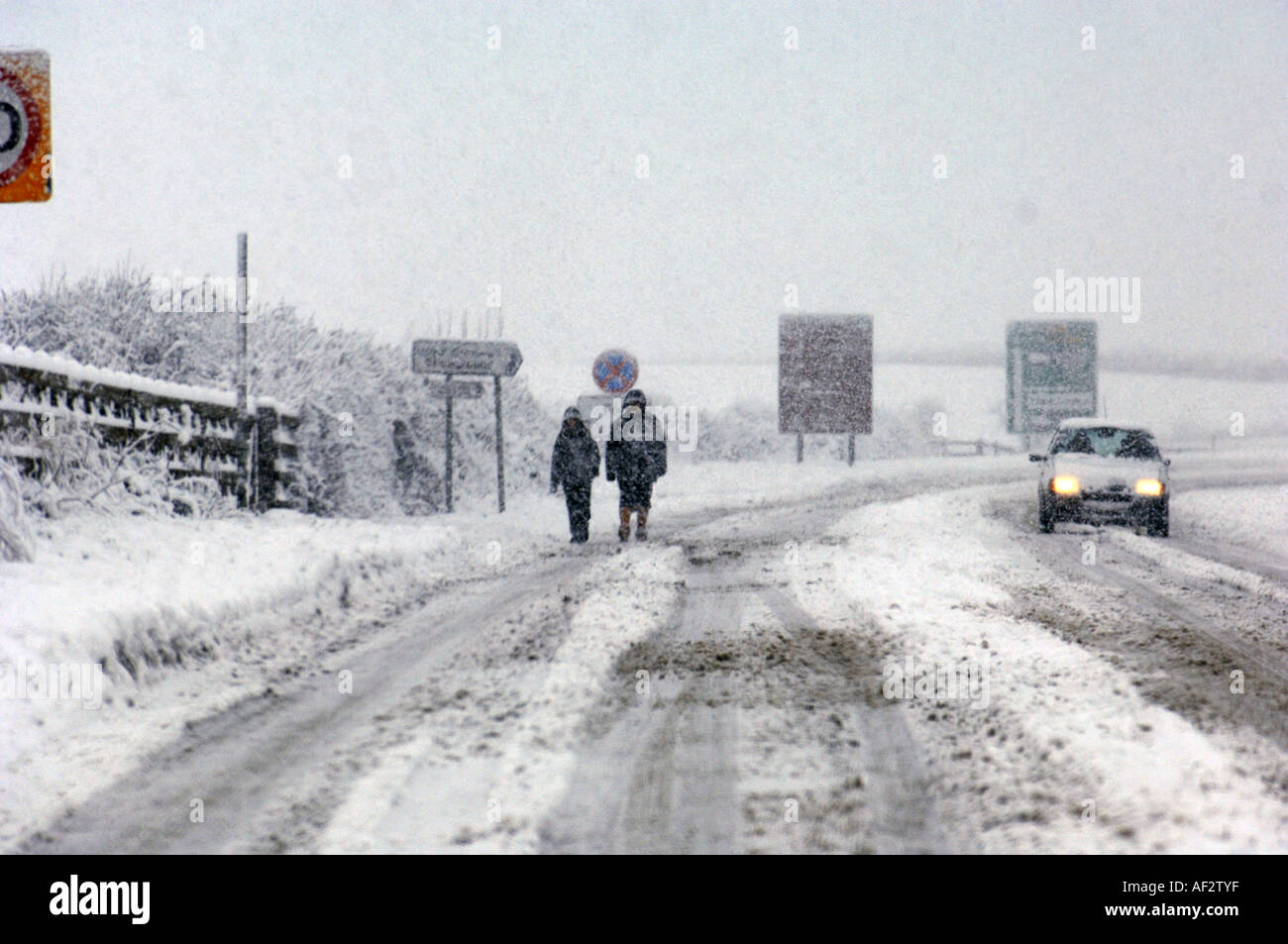 Snow covered Wadebridge on the Camel estuary, North Cornwall, England ...