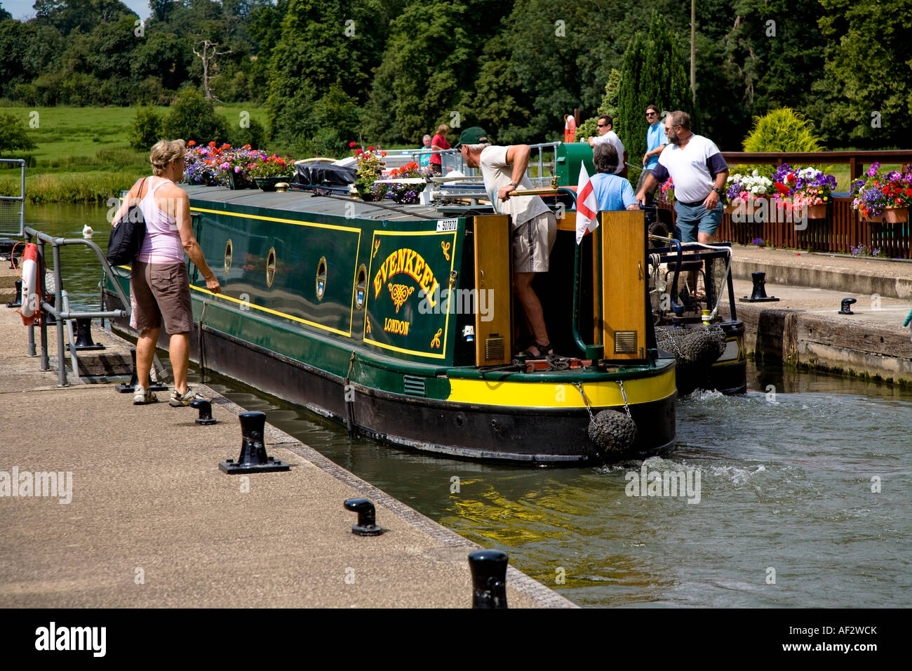 Canal boats in Shiplake lock on the river Thames Oxfordshire England ...