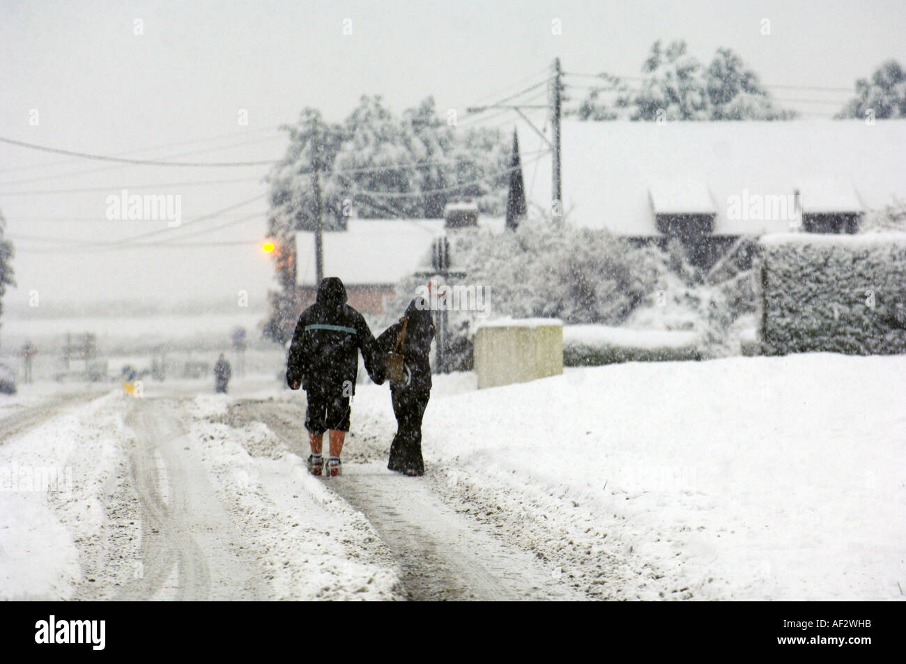 Snow covered Wadebridge on the Camel estuary, North Cornwall, England ...