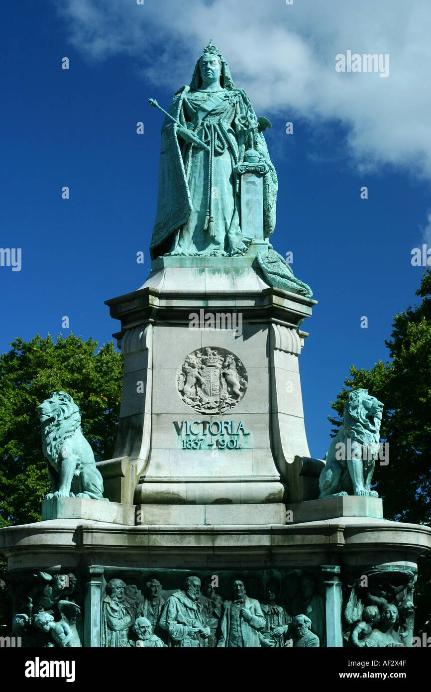 queen victoria memorial in dalton square lancaster uk Stock Photo - Alamy