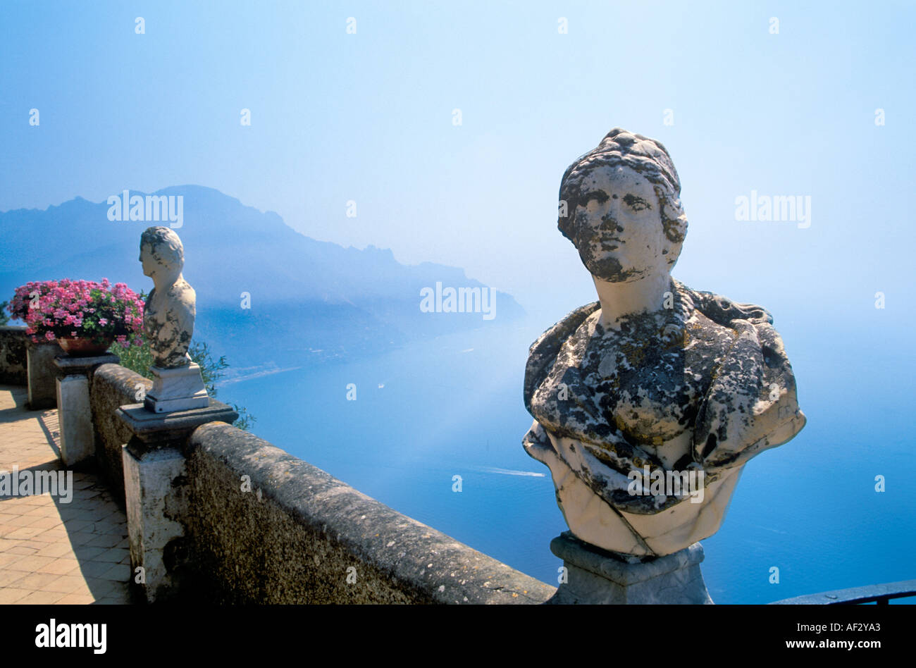 BELVEDERE VILLA CIMBRONE RAVELLO ITALY Stock Photo - Alamy