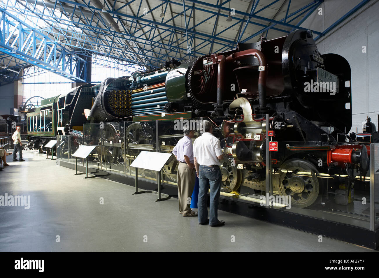 CUT AWAY VIEW OF STEAM LOCOMOTIVE IN NATIONAL RAILWAY MUSEUM YORK ...