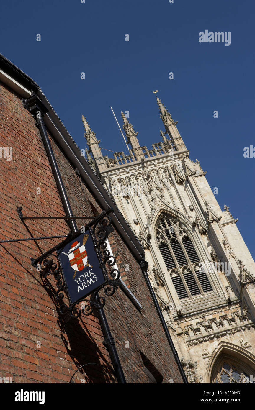 YORK ARMS PUBLIC HOUSE SIGN WITH MINSTER IN BACKGROUND YORK ENGLAND ...