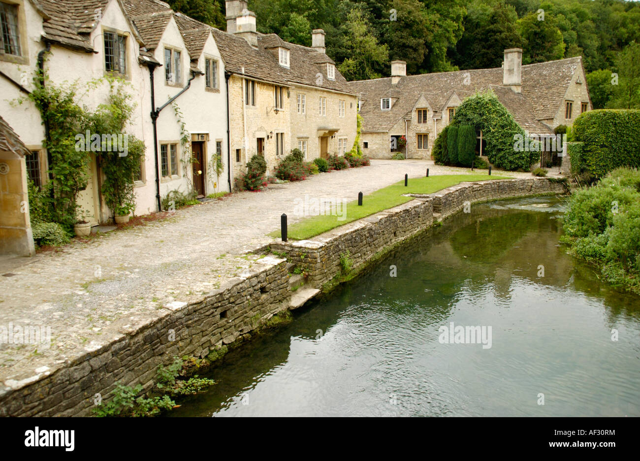 Traditional Cotswold terraced cottages in Castle Combe Wiltshire ...