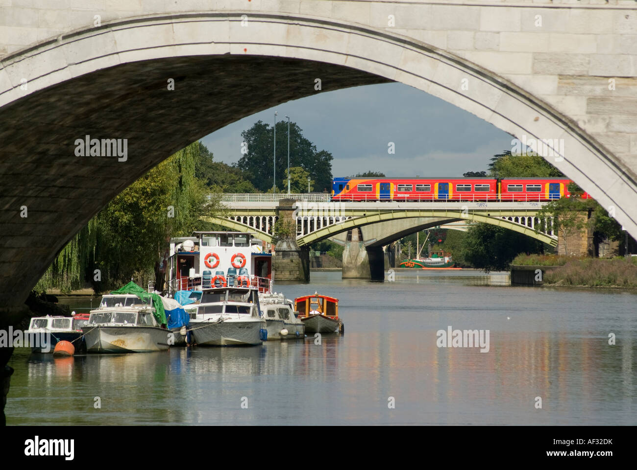 Richmond railway bridge hi-res stock photography and images - Alamy