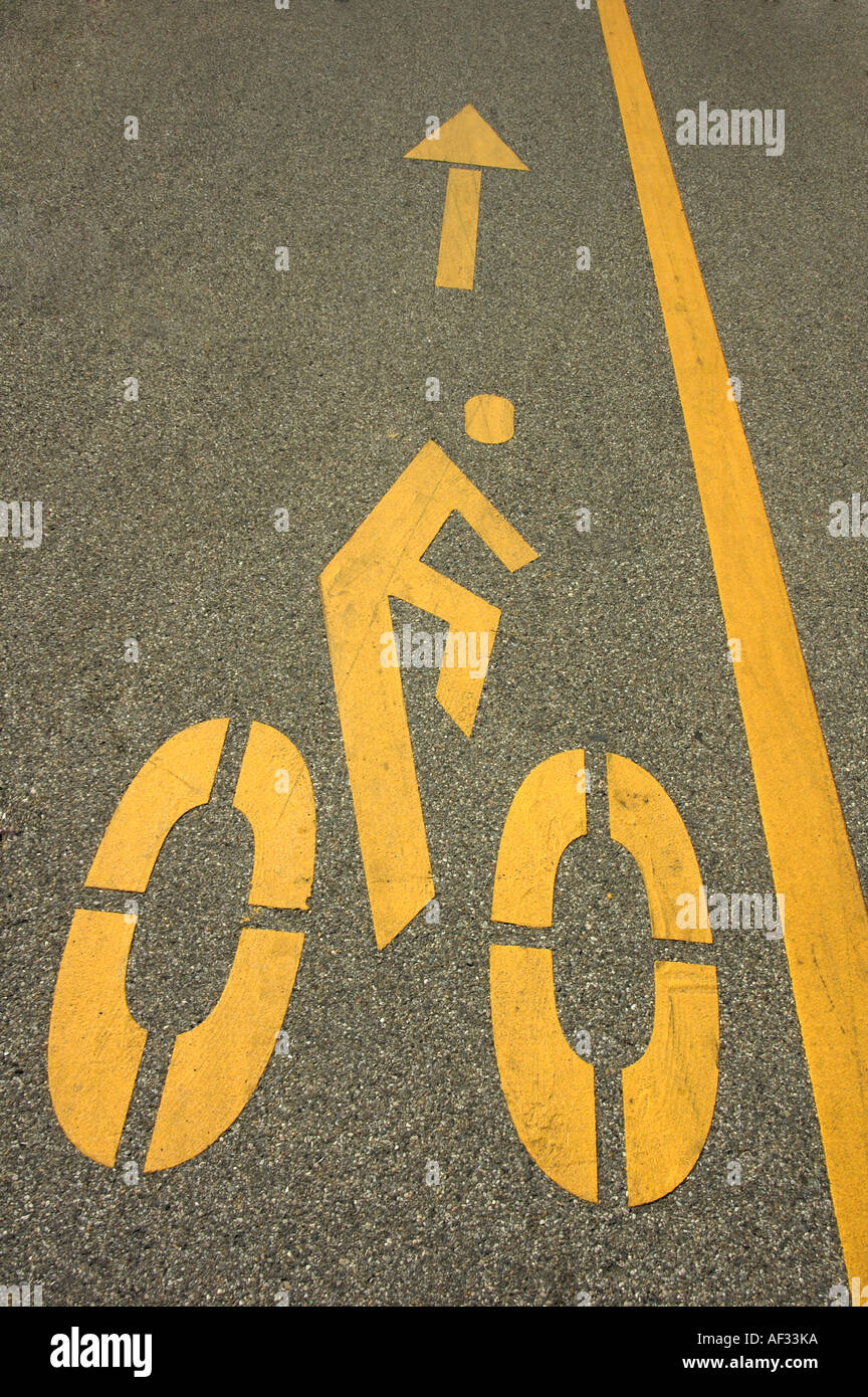Cycle path indicator hi-res stock photography and images - Alamy