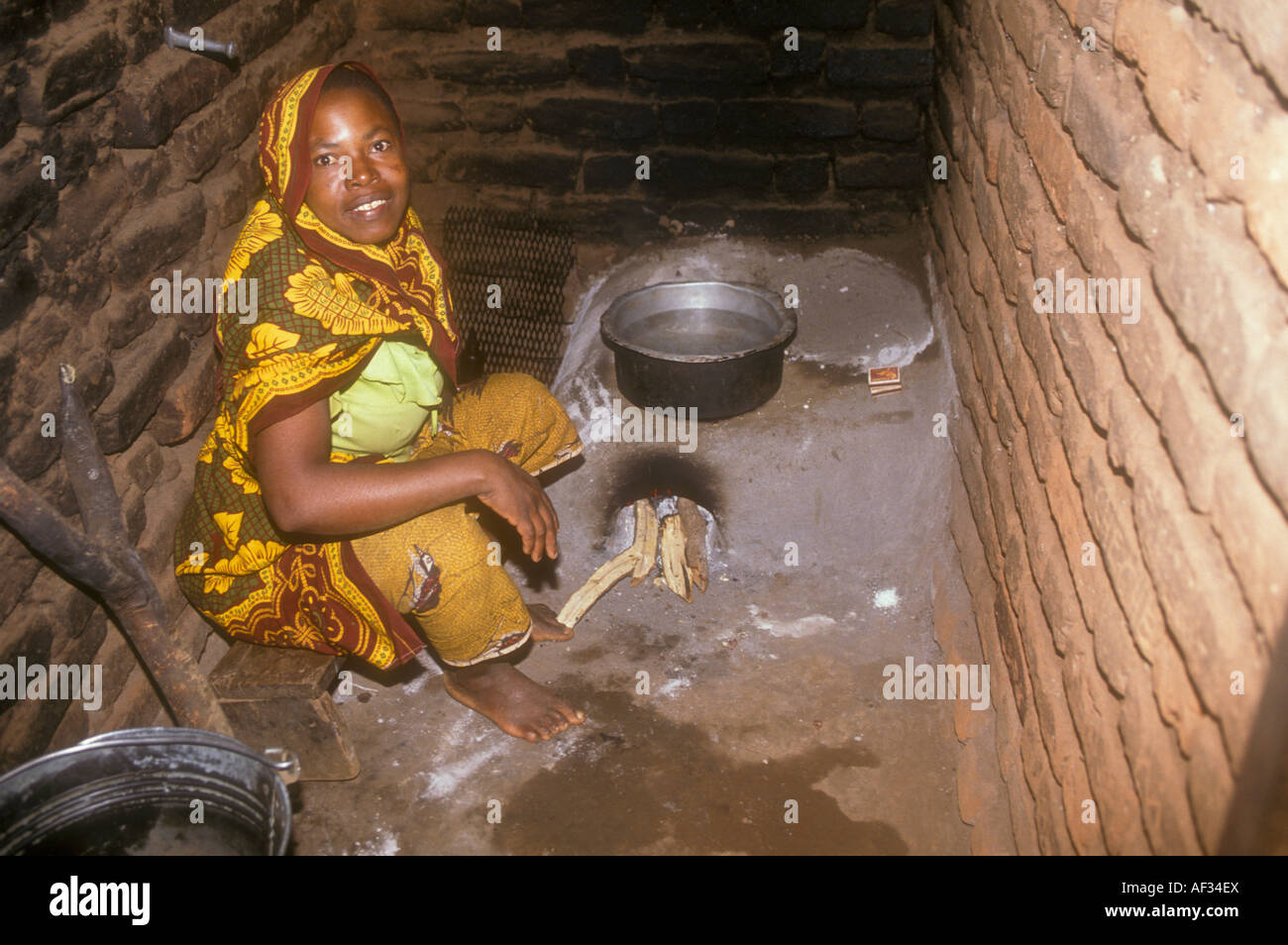 Improved cooking stove hi-res stock photography and images - Alamy