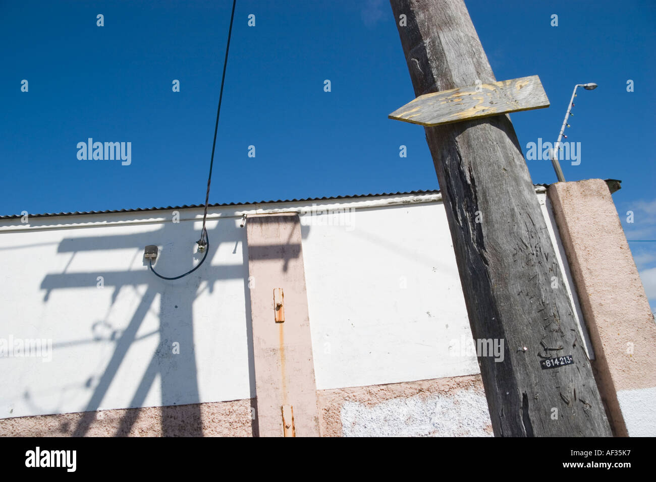 arrow on pole with shadow Stock Photo - Alamy