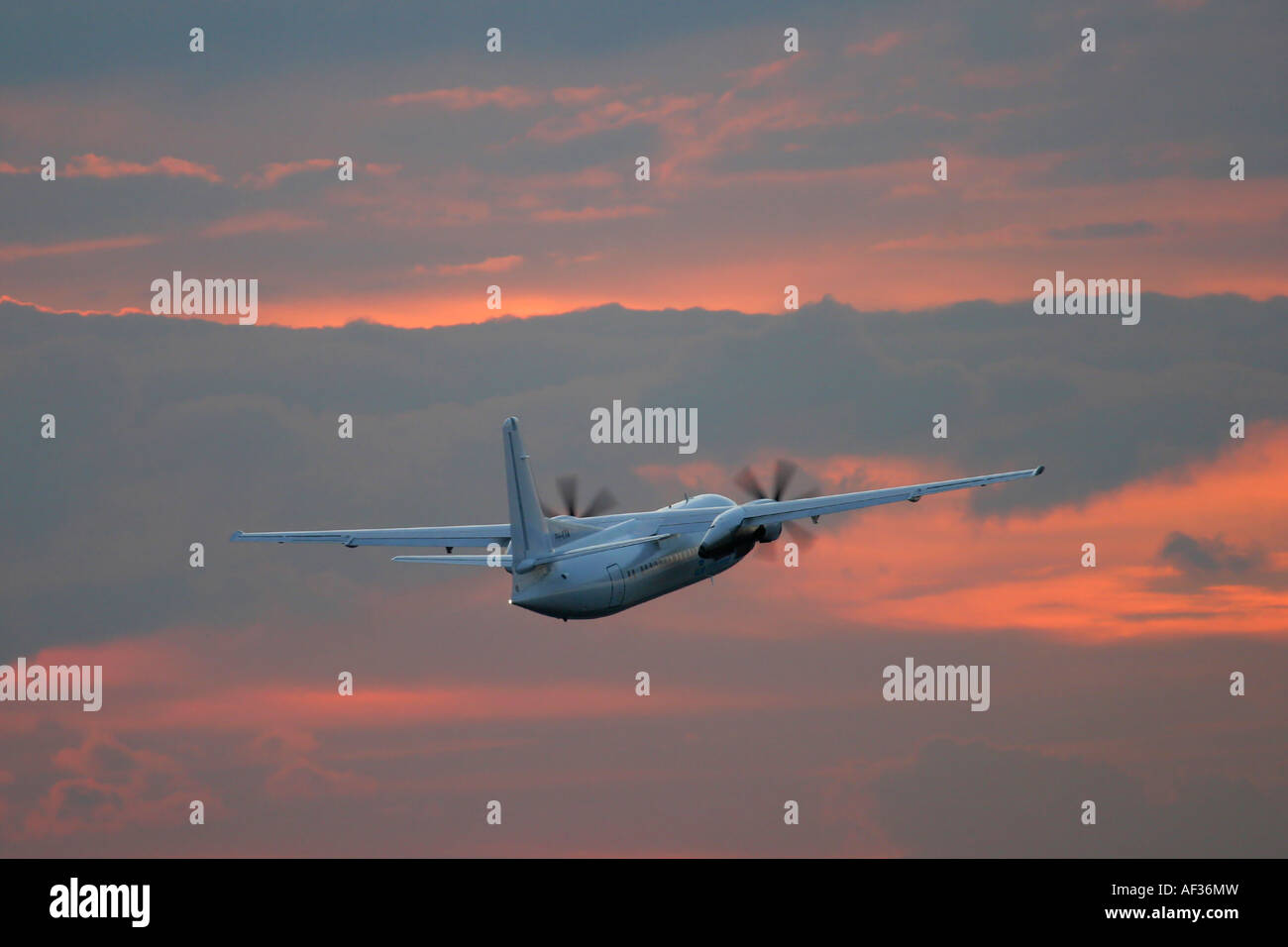 Propeller aeroplane hi-res stock photography and images - Alamy