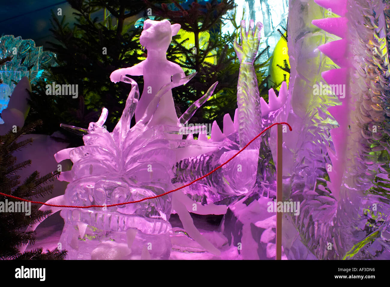 Ice sculptures dragon hi-res stock photography and images - Alamy