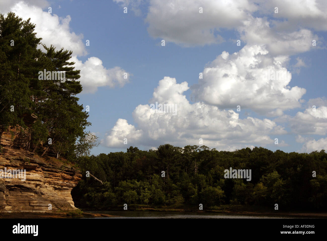 Wisconsin river. Wisconsin Dells. Blue sky white clouds Stock Photo - Alamy