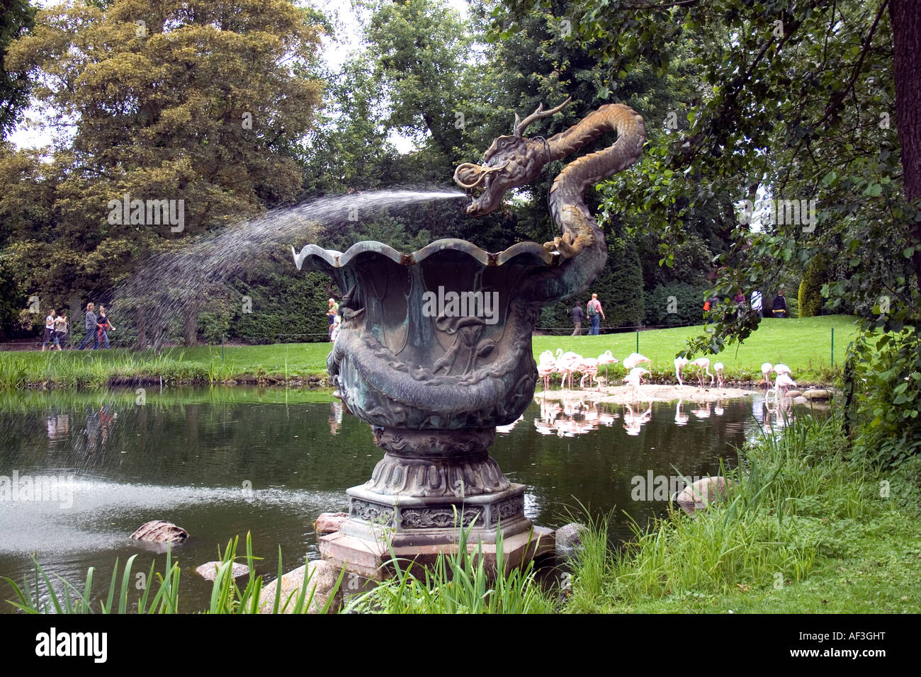 Chinese fountain hi-res stock photography and images - Alamy