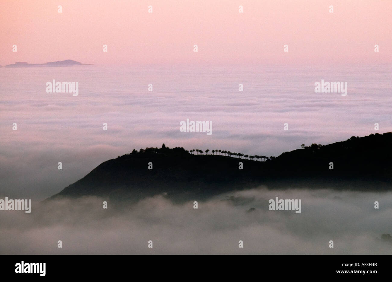 Marine layer clouds over Pacific Ocean between mainland & Santa Cruz ...