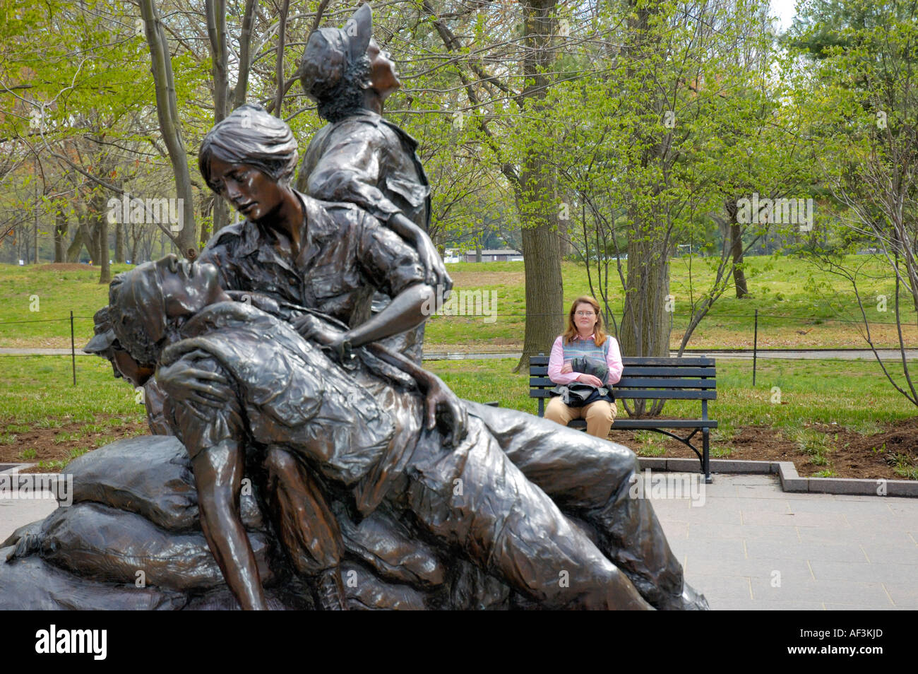 Vietnam Memorial of the statue honoring nurses Stock Photo - Alamy