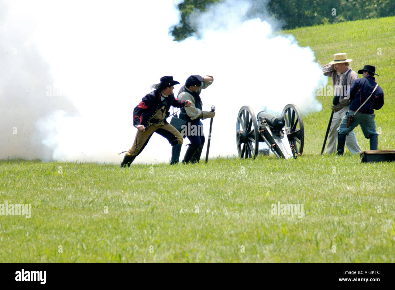 Cannon firing at Civil War reenactment Stock Photo - Alamy