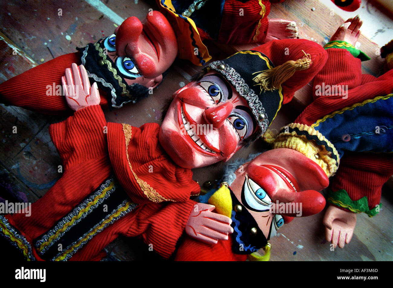 Punch and judy wooden puppets hi-res stock photography and images - Alamy