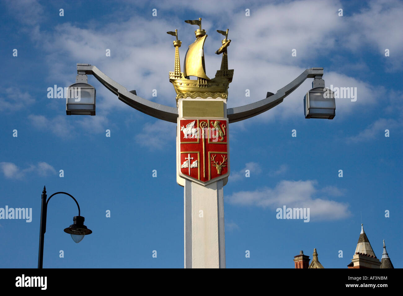 Crest Detail Chelsea Bridge River Thames London England Stock Photo - Alamy