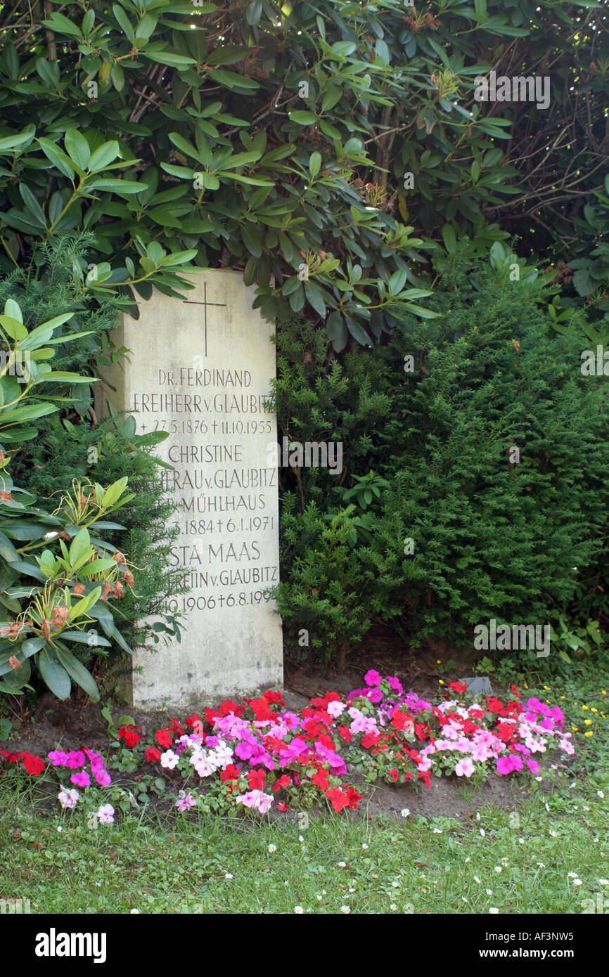 Ohlsdorf Hamburg. The biggest cemetery in the World Stock Photo - Alamy