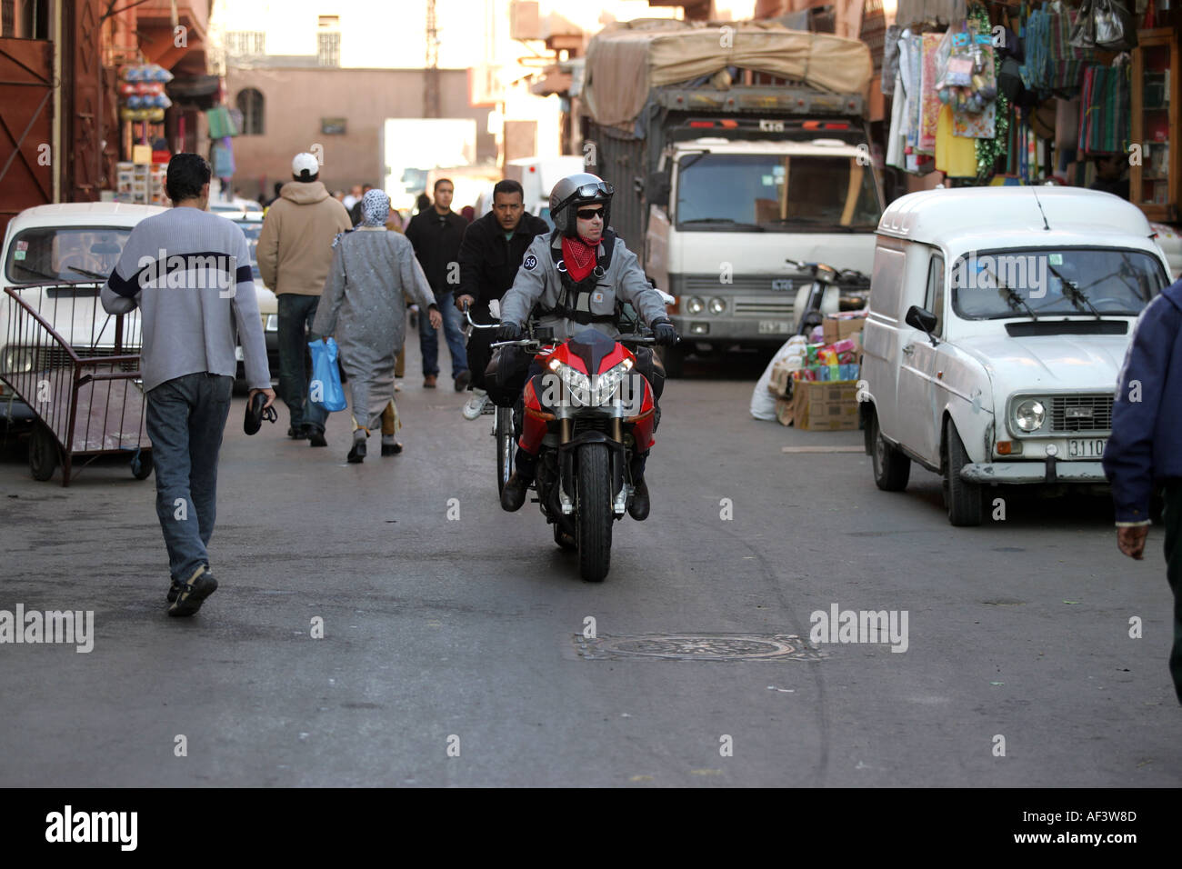 Back street of marrakech hi-res stock photography and images - Alamy