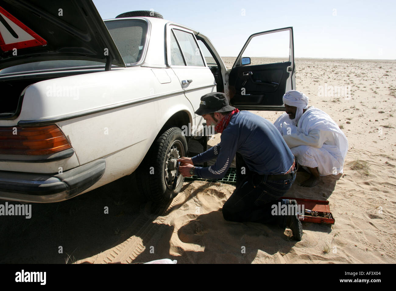 a mercedes 230e crossing the sahara desert Stock Photo - Alamy