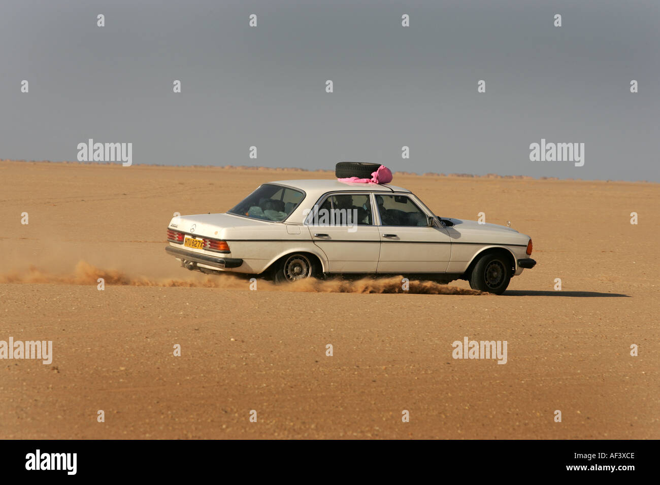 a mercedes 230e crossing the sahara desert Stock Photo - Alamy