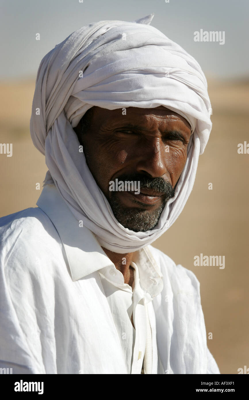 Portrait tuareg man white turban hi-res stock photography and images ...