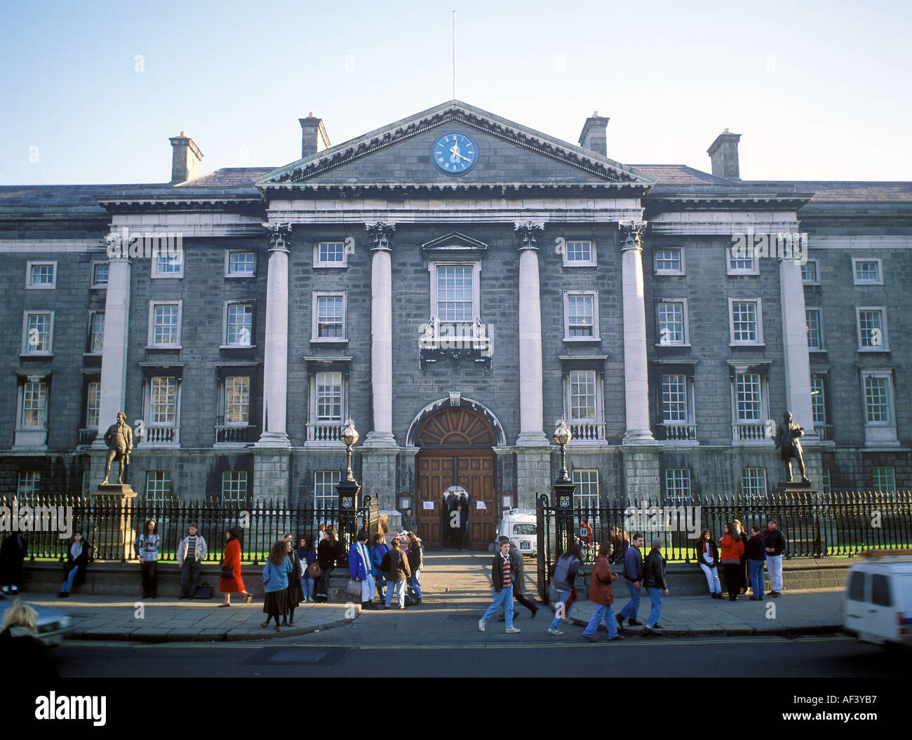 Trinity college dublin gate hi-res stock photography and images - Alamy